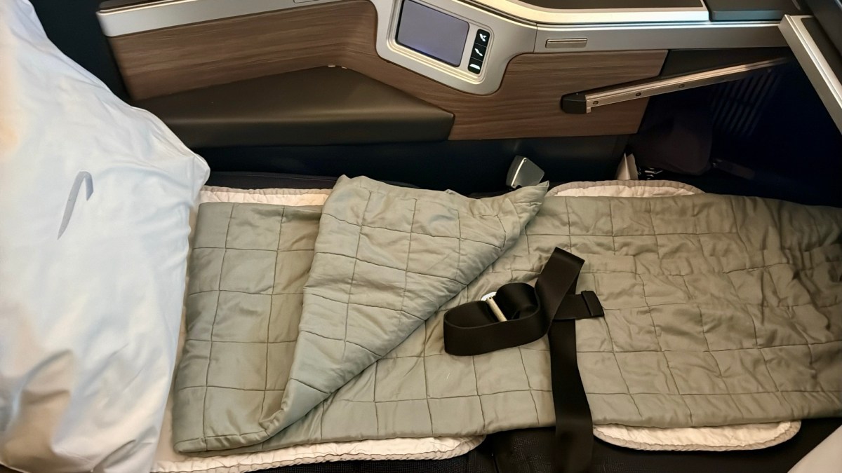 British Airways Club Suite Business Class Boeing 777-300ER | London to ...